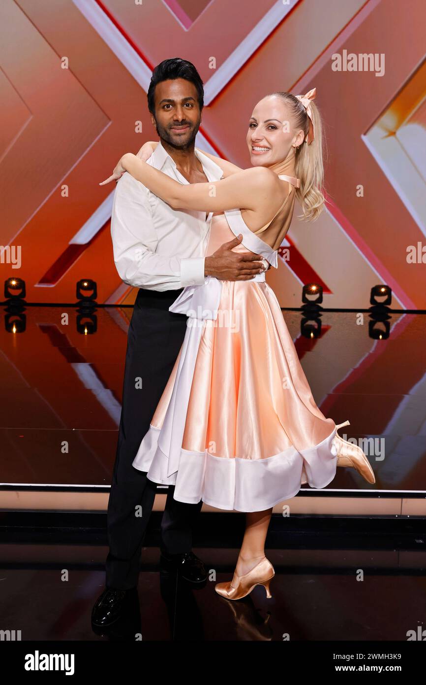 Autor Biyon Kattilathu und Profitänzerin Marta Arndt bei der 17 ...