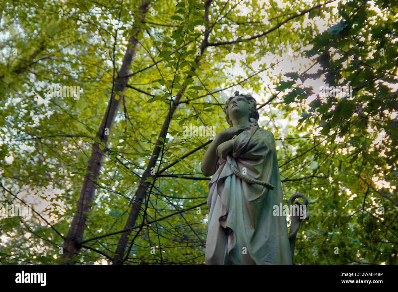 Ornamental grave statue in Highgate Cemetery London Stock Photo - Alamy