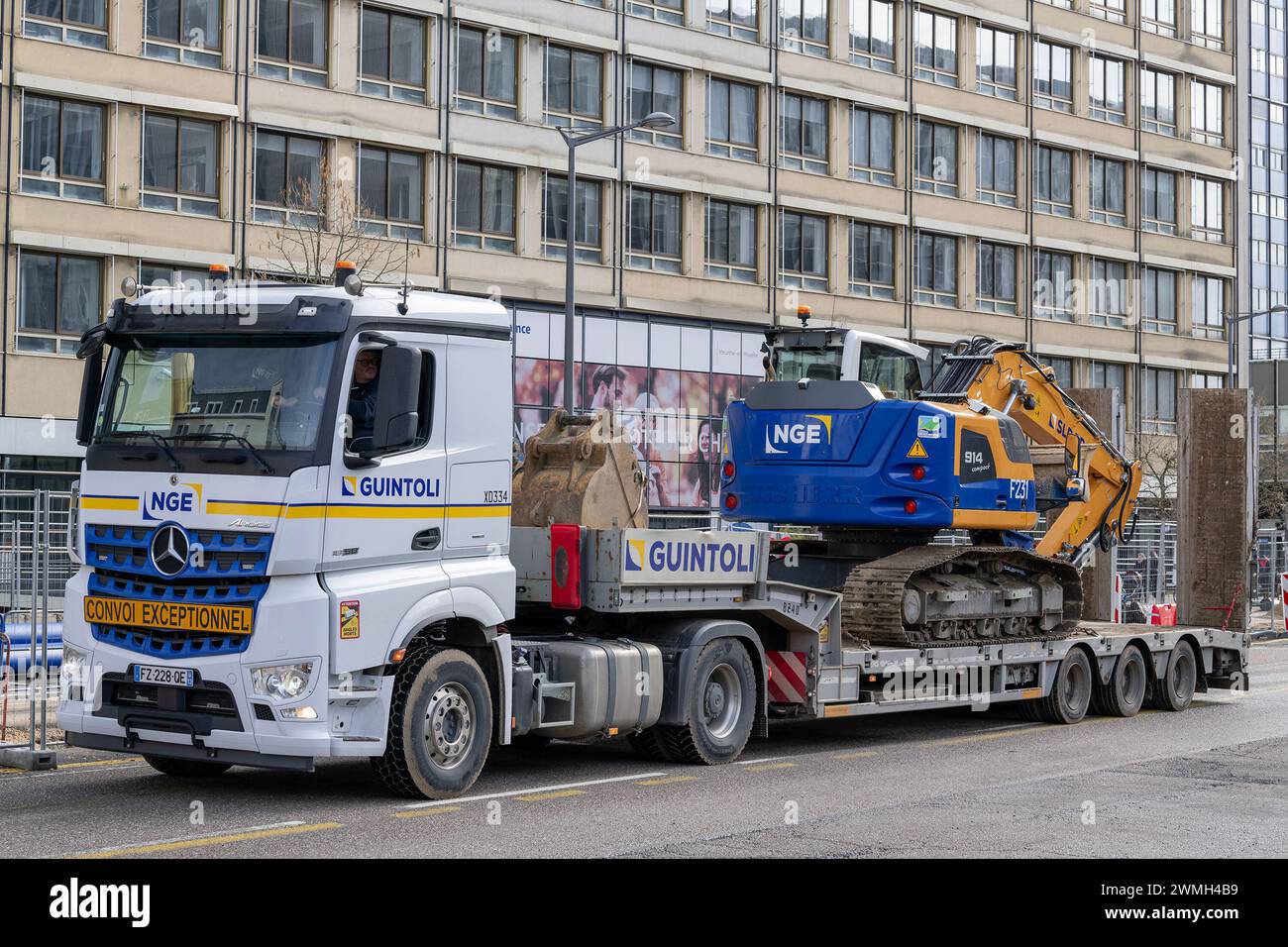 Liebherr r 914 compact hi-res stock photography and images - Alamy