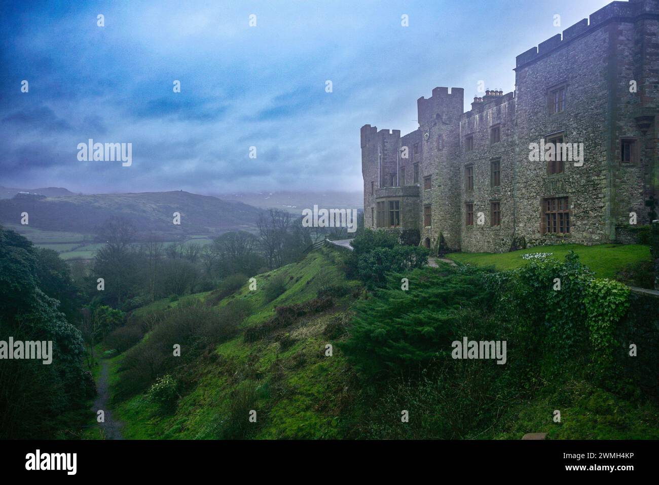 Ghost hunting tour hi-res stock photography and images - Alamy