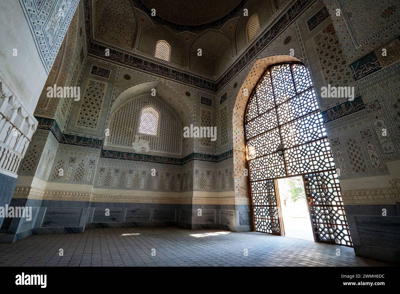 View inside of the Bibi Khanum Mosque Complex, Samarkand, Uzbekistan ...