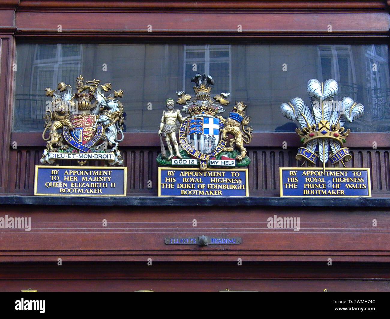 British royal warrant hi-res stock photography and images - Alamy