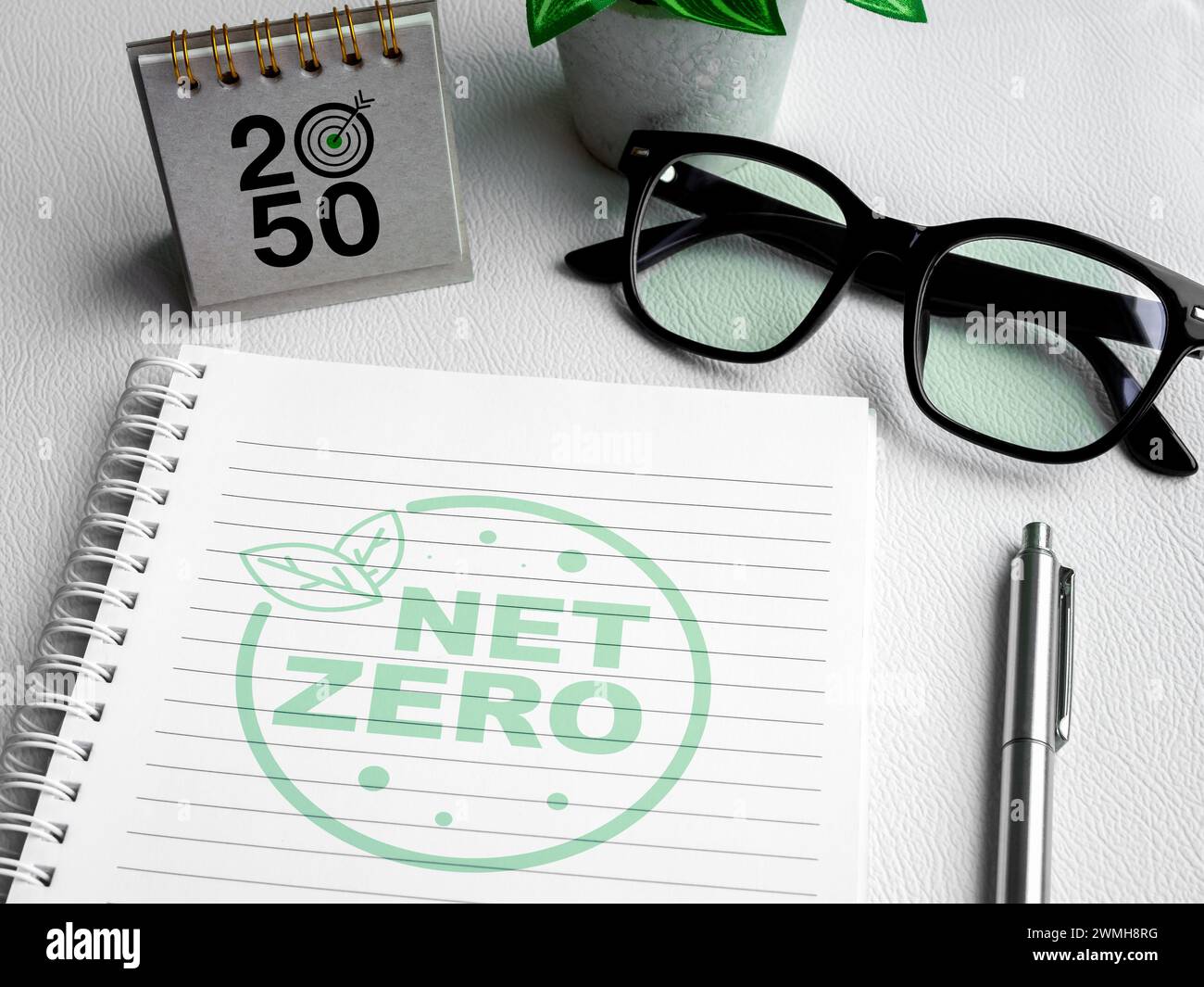 Net Zero 2050 year management plan. To do list. Net Zero icon logo on ...
