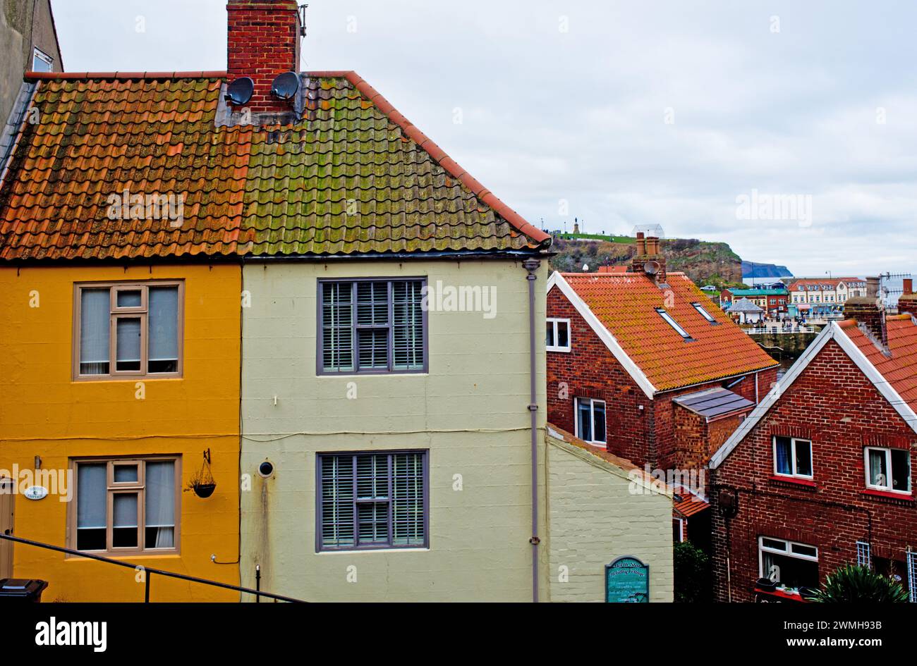 Whitby cottages hi-res stock photography and images - Alamy
