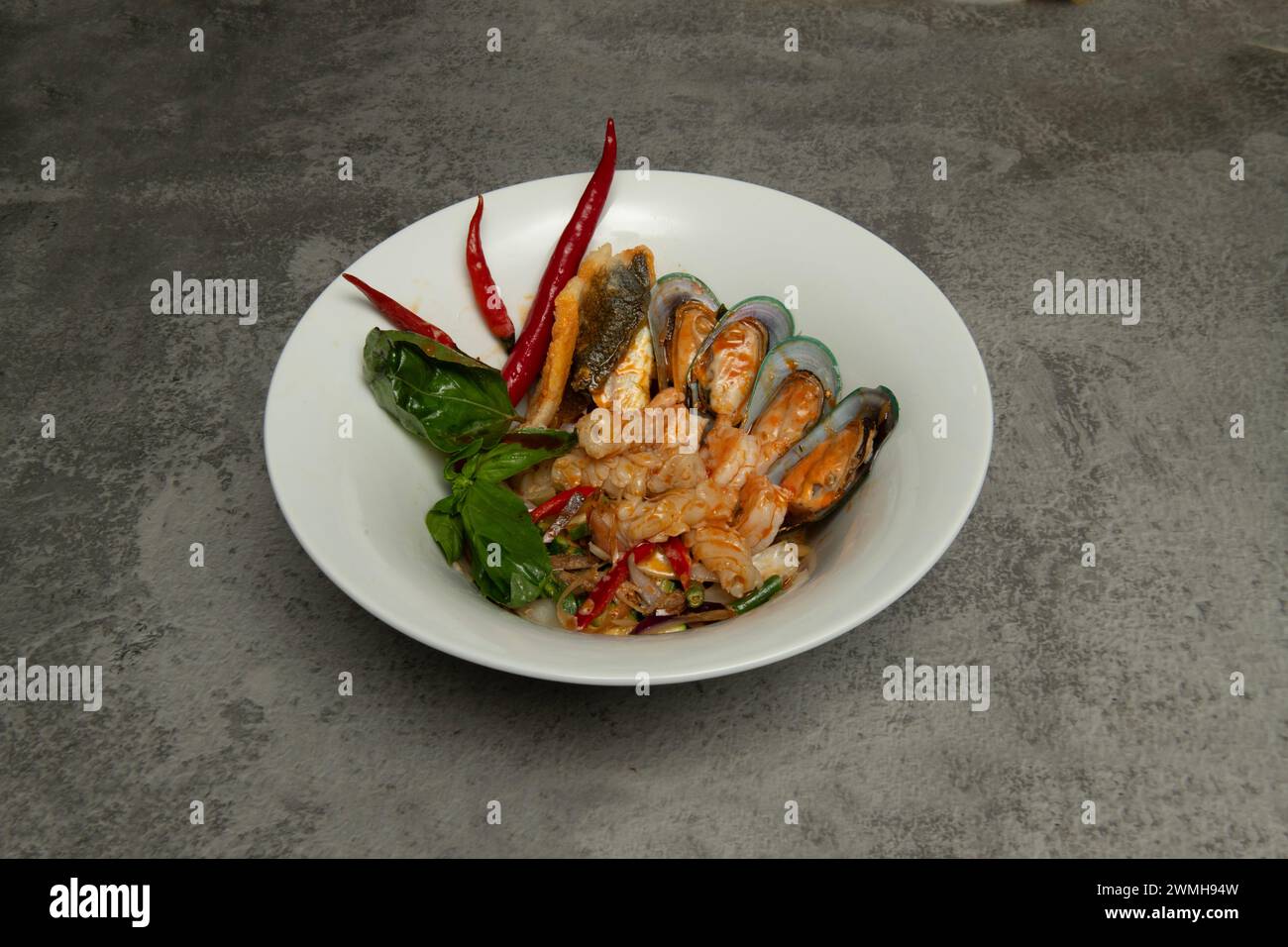 Thai food. Spicy seafood delight (padcha talay Stock Photo - Alamy