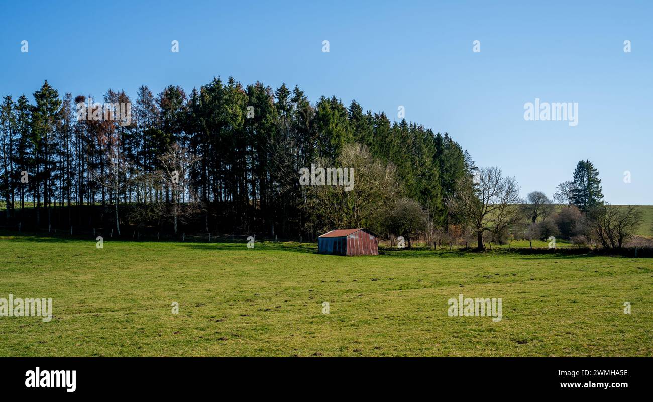 Corrugated iron shelter hi-res stock photography and images - Alamy