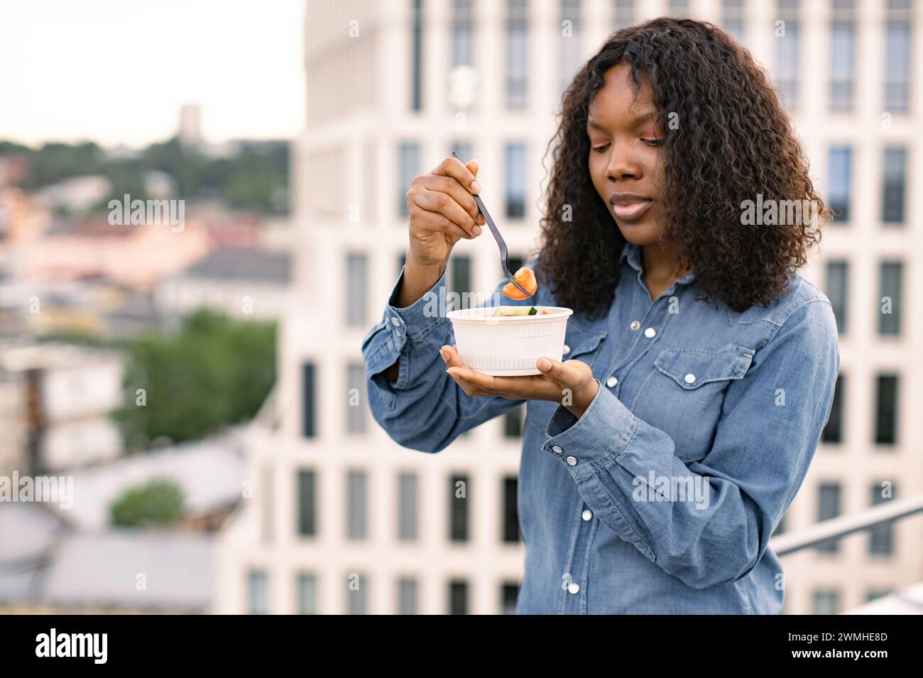 African woman, eating healthy lunch outdoor Stock Photo - Alamy