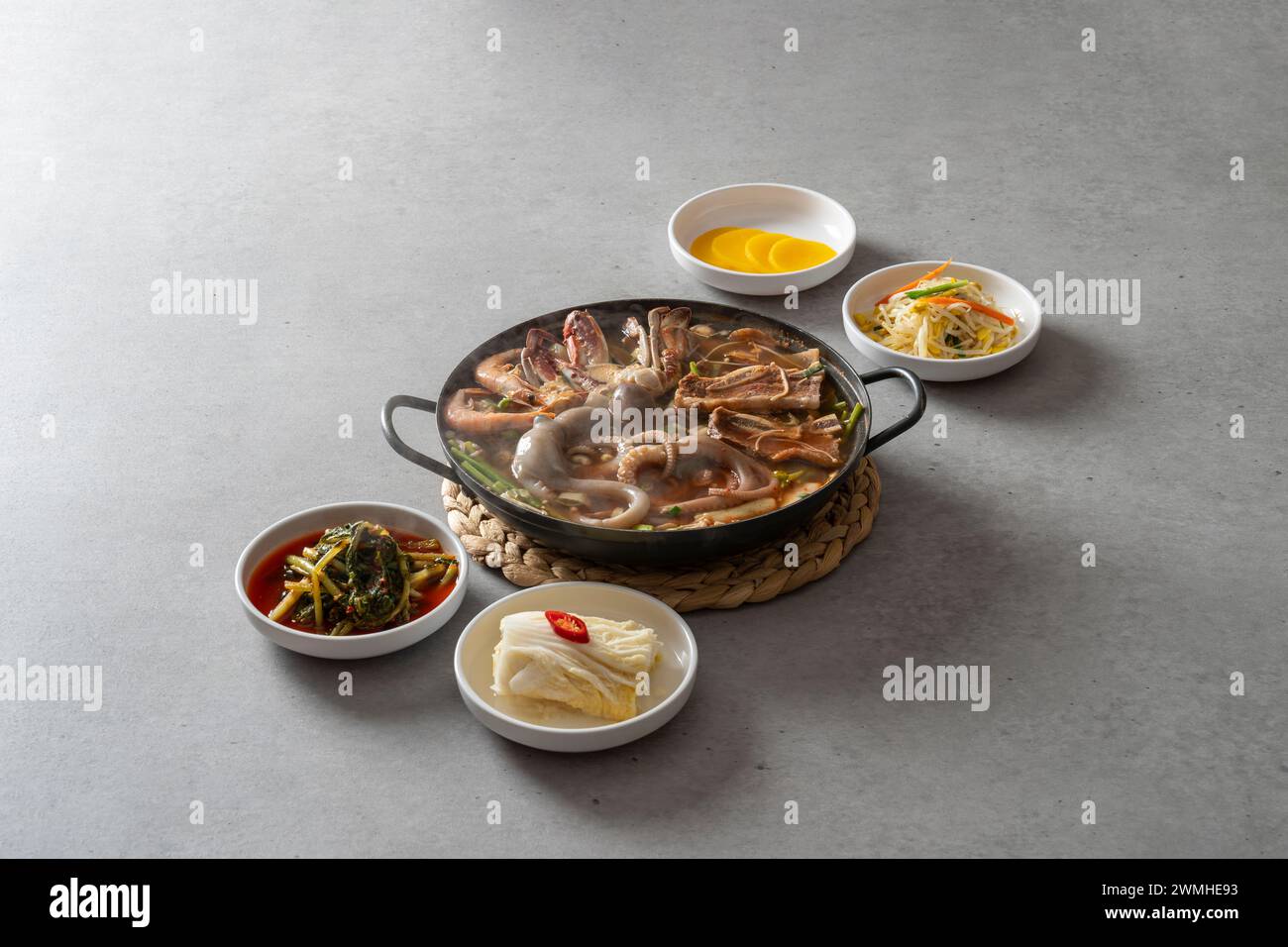 Yeonpotang, raw octopus, stir-fried iron plate, stir-fried raw octopus ...
