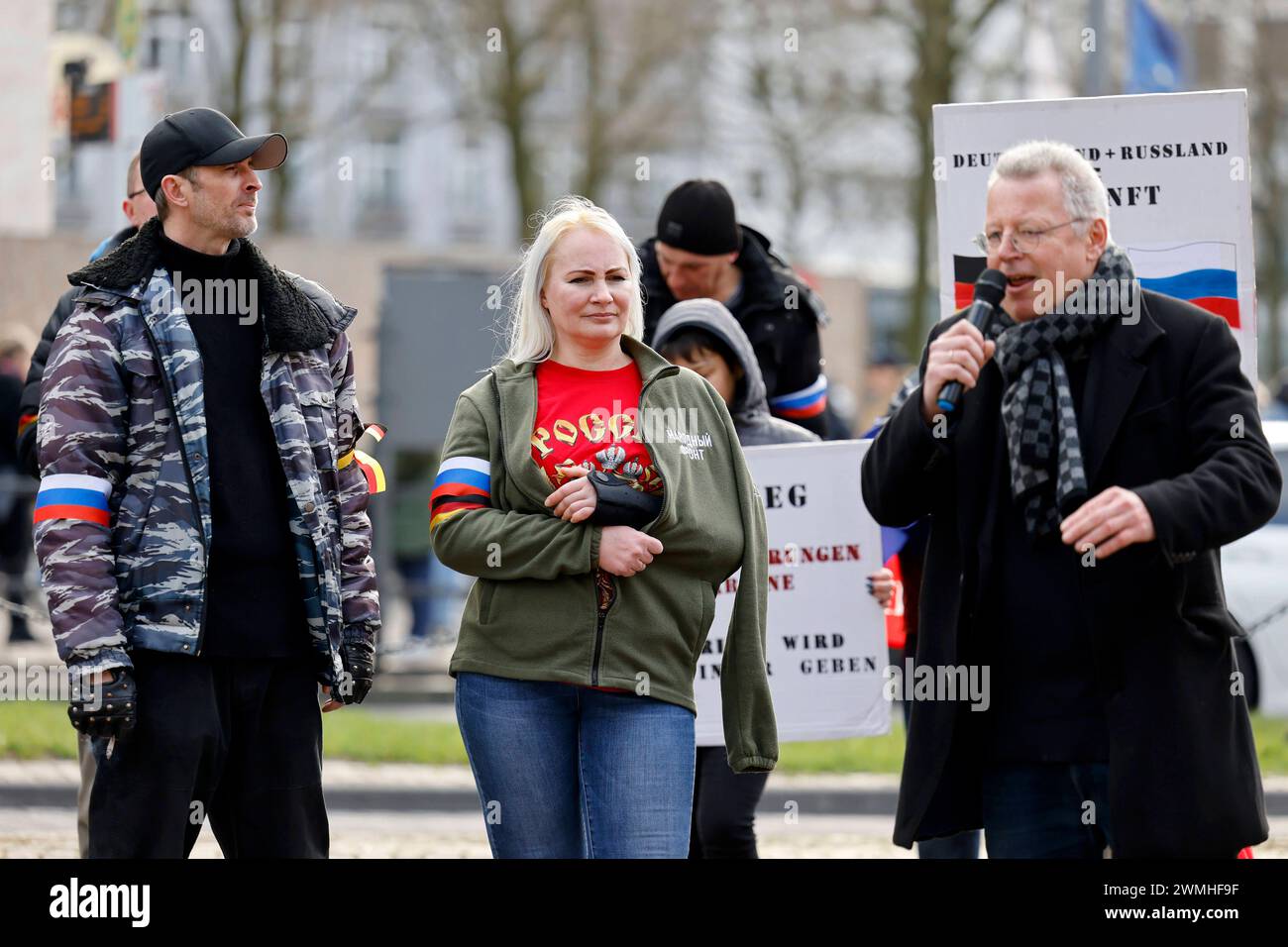 Aktivistin Elena Kolbasnikova und ihr Ehemann Max Schlund Rostislav ...