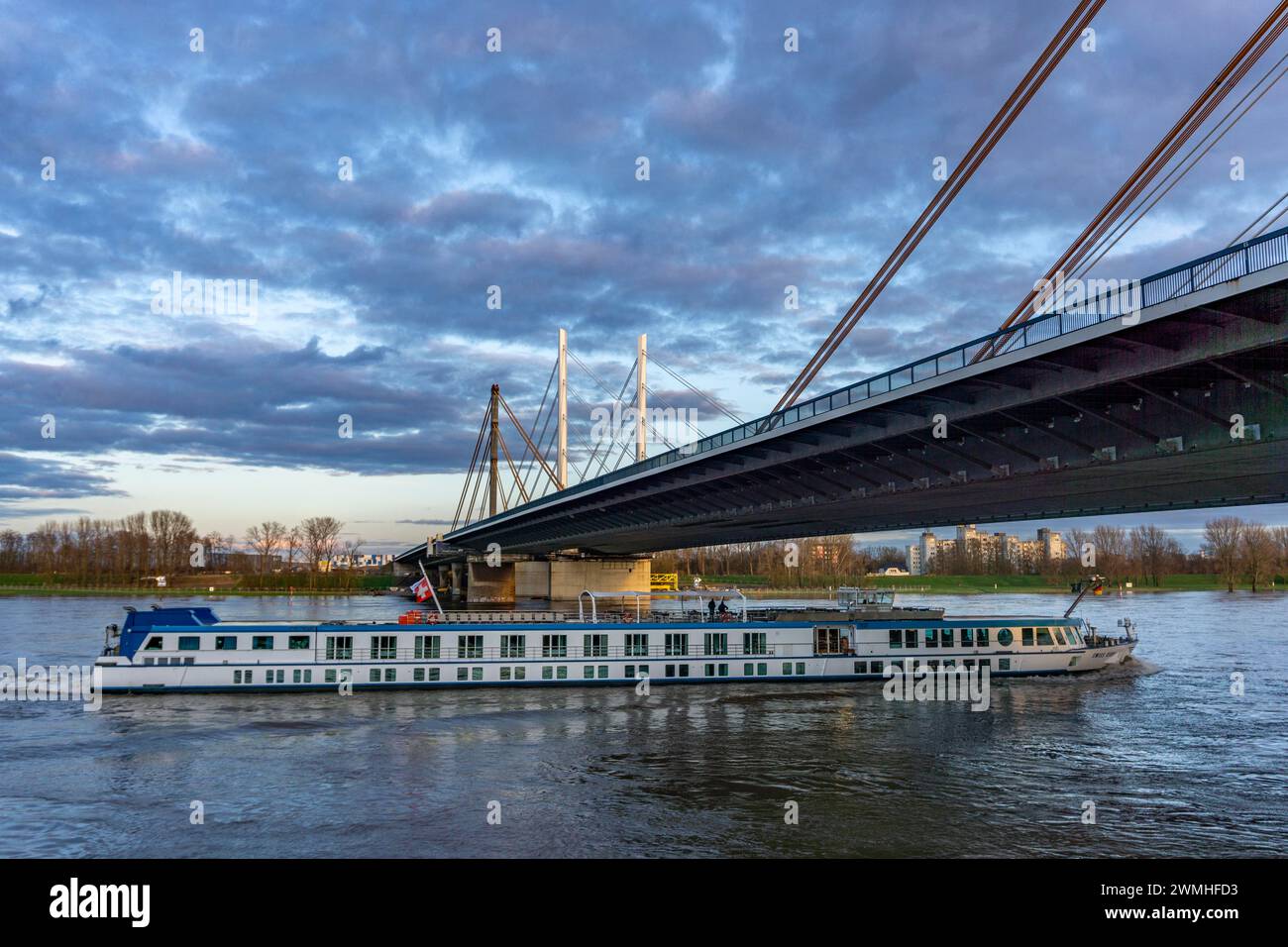 Swiss Ruby, river cruise ship under the A40 bridge Neuenkamp, piers and ...