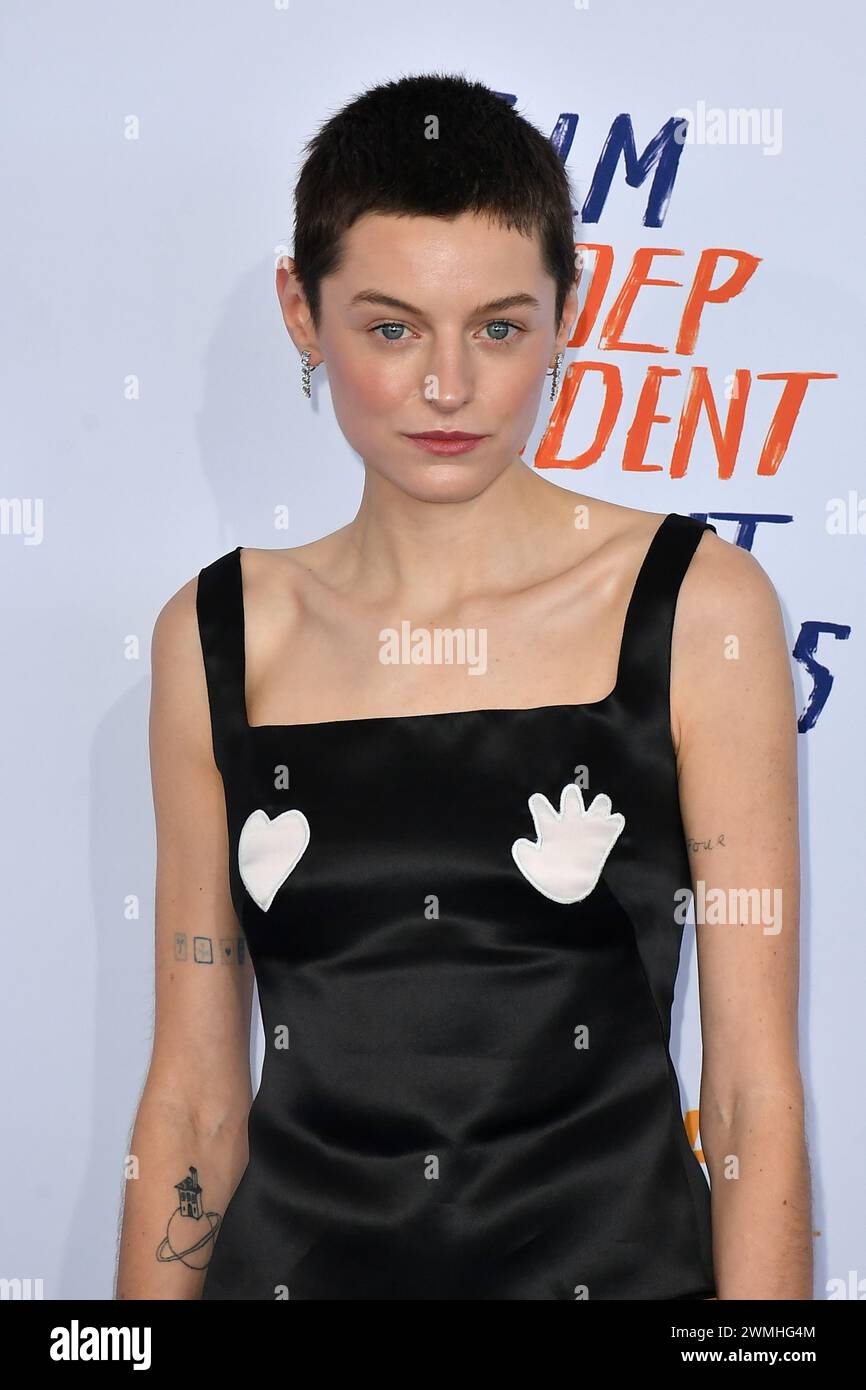 Emma corrin award hi-res stock photography and images - Alamy