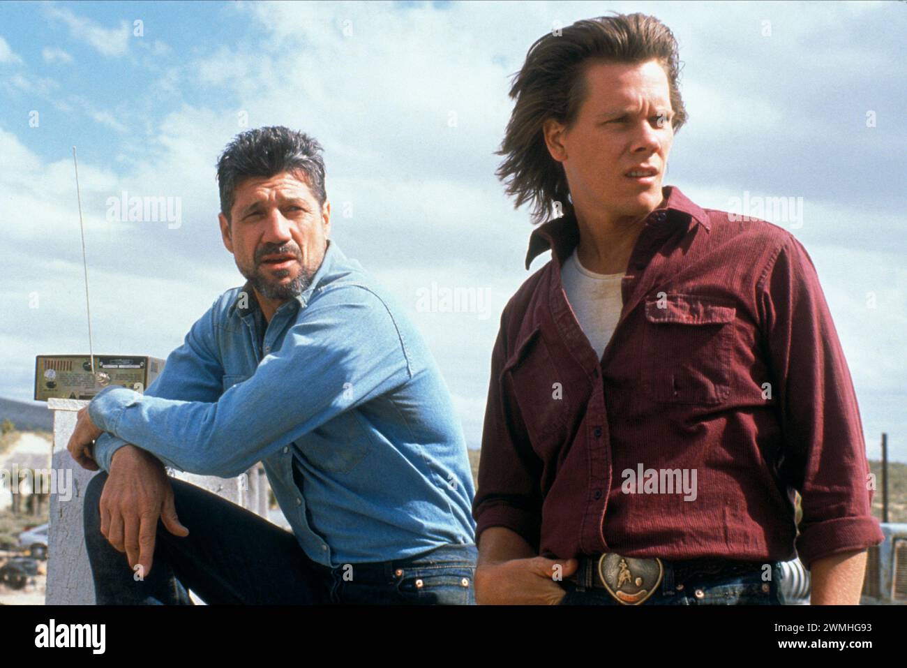 Tremors Fred Ward & Kevin Bacon Stock Photo - Alamy