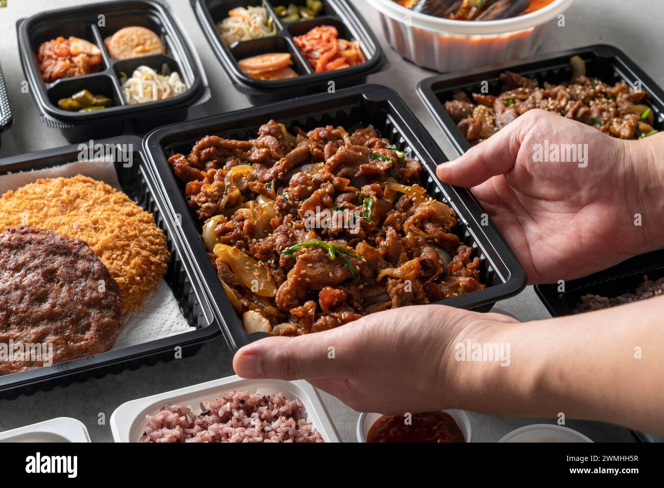 Stir-fried pork, fried pork, pork cutlet, spicy, stir-fried, lettuce ...