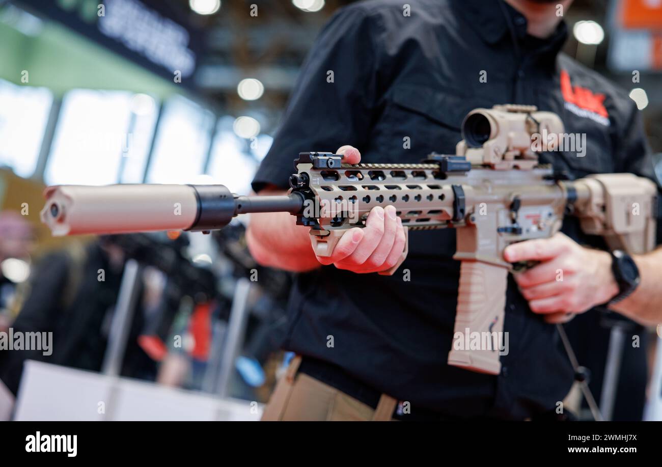 Daniel defense rifle hi-res stock photography and images - Alamy