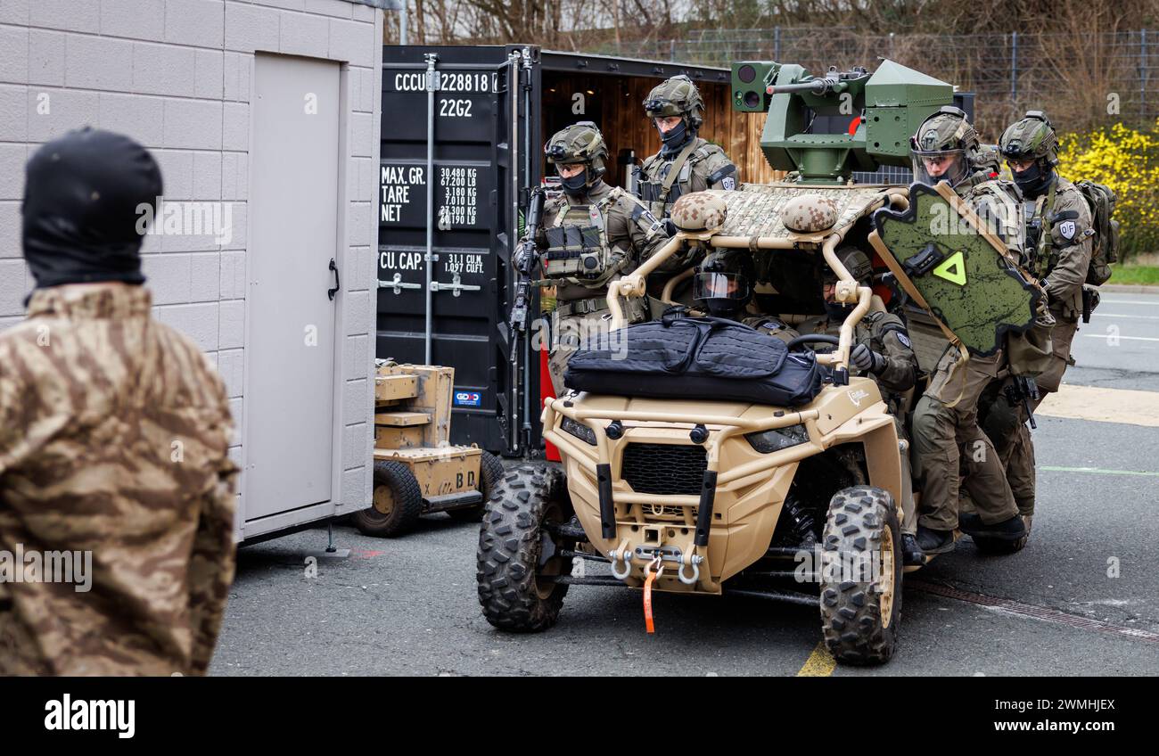 Special operations team hi-res stock photography and images - Alamy