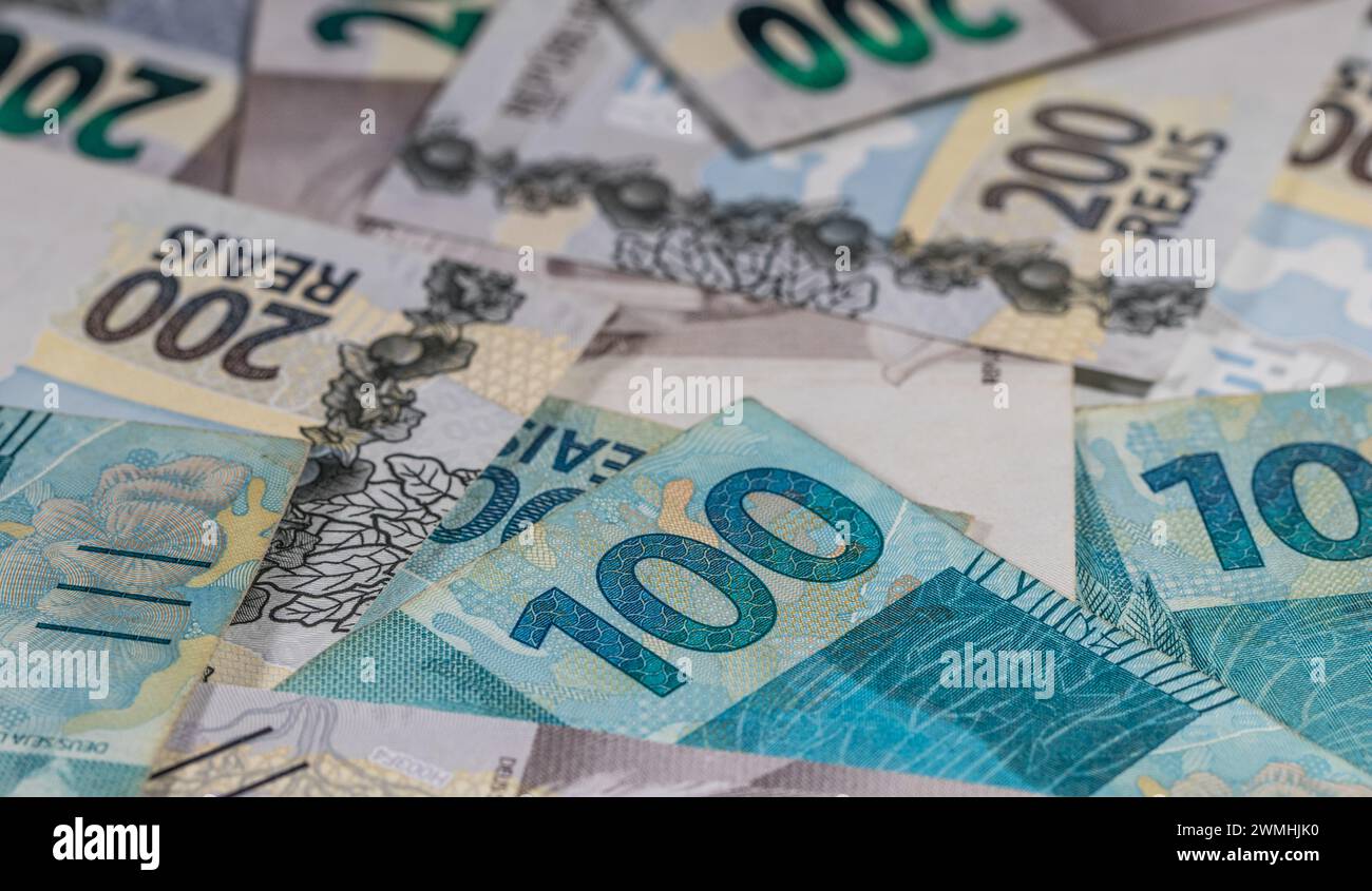 100 reais banknotes hi-res stock photography and images - Alamy
