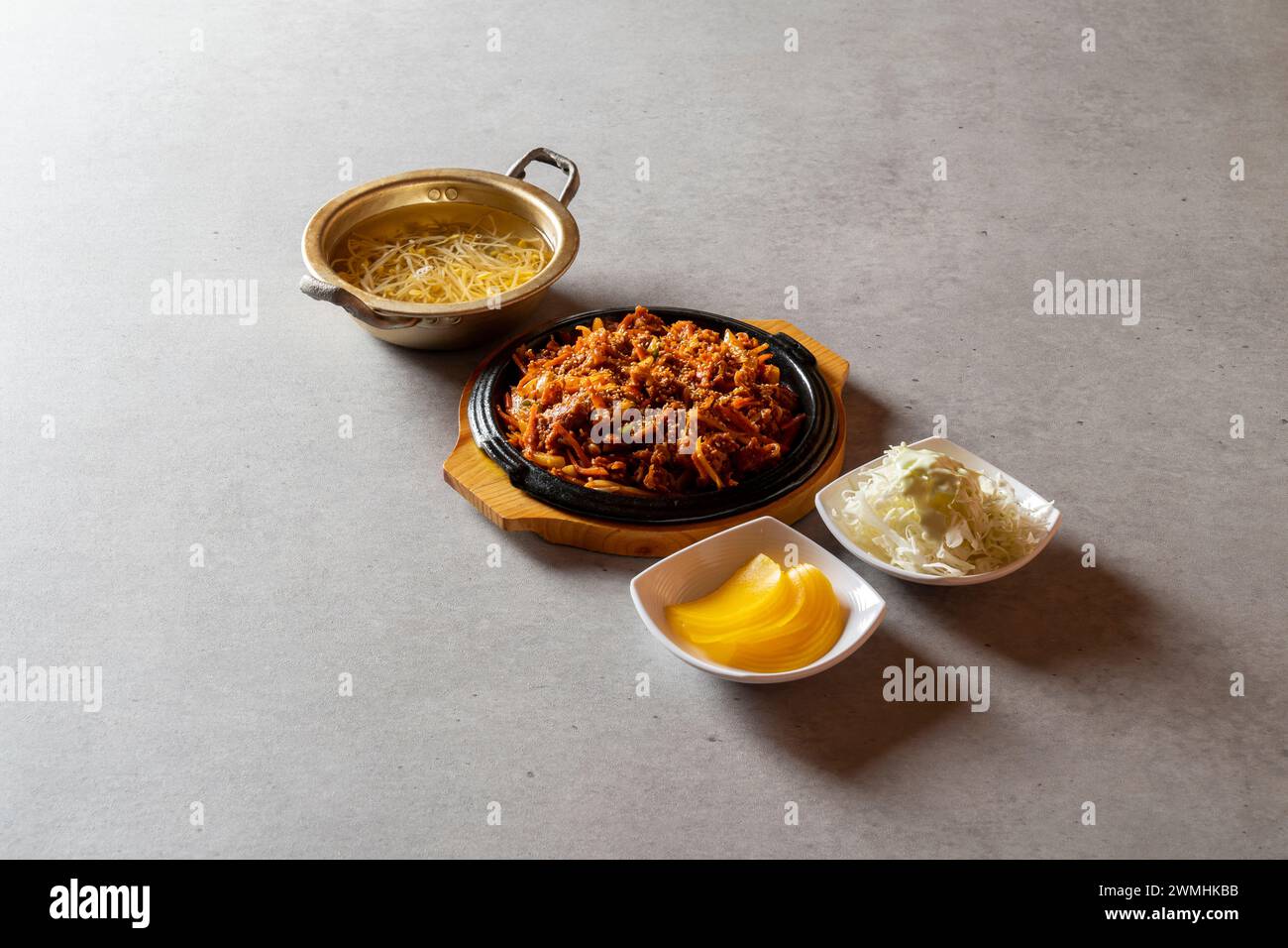 Spicy chicken feet, pork, stir-fried pork bones, chicken feet, grilled ...