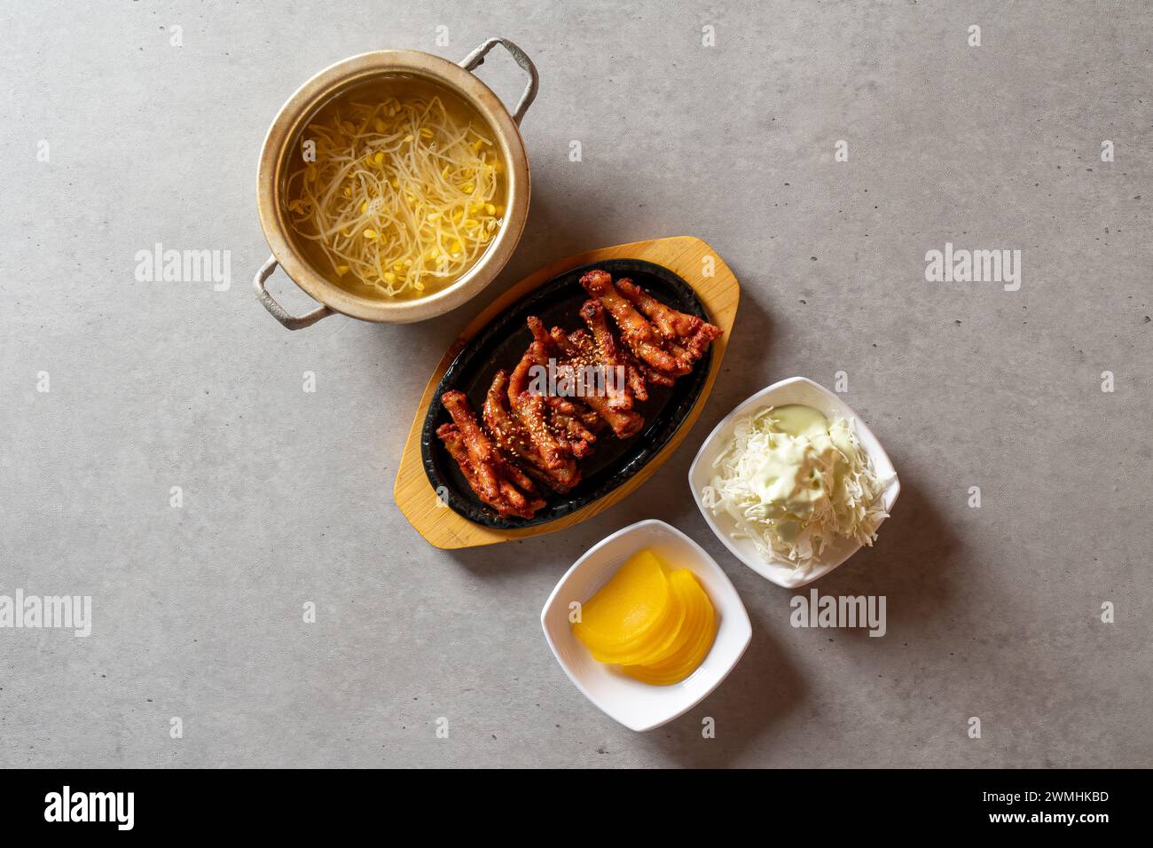 Spicy chicken feet, pork, stir-fried pork bones, chicken feet, grilled ...