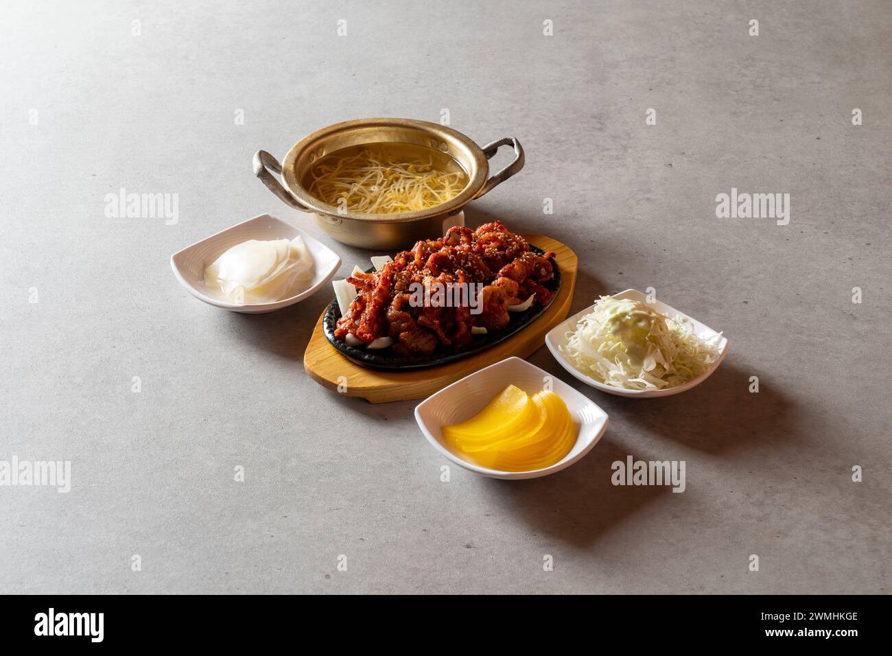 Spicy chicken feet, pork, stir-fried pork bones, chicken feet, grilled ...