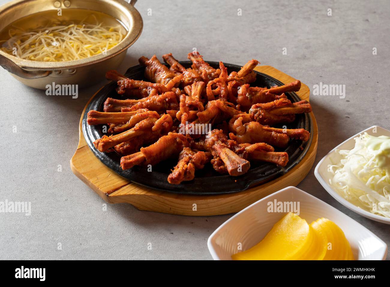 Spicy chicken feet, pork, stir-fried pork bones, chicken feet, grilled ...