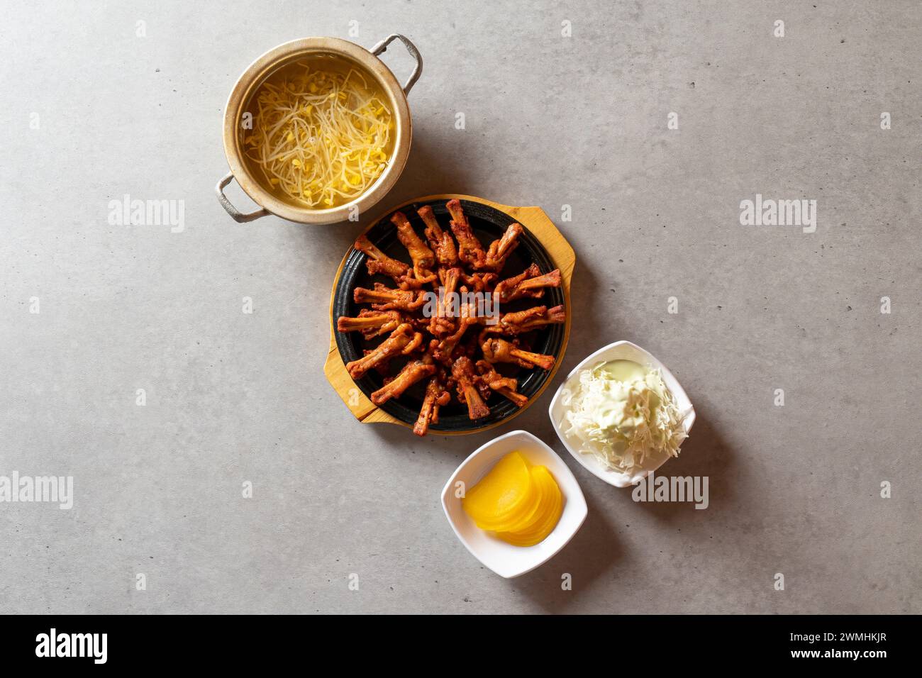Spicy chicken feet, pork, stir-fried pork bones, chicken feet, grilled ...