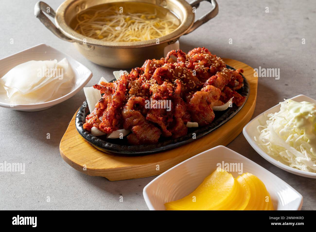 Spicy chicken feet, pork, stir-fried pork bones, chicken feet, grilled ...