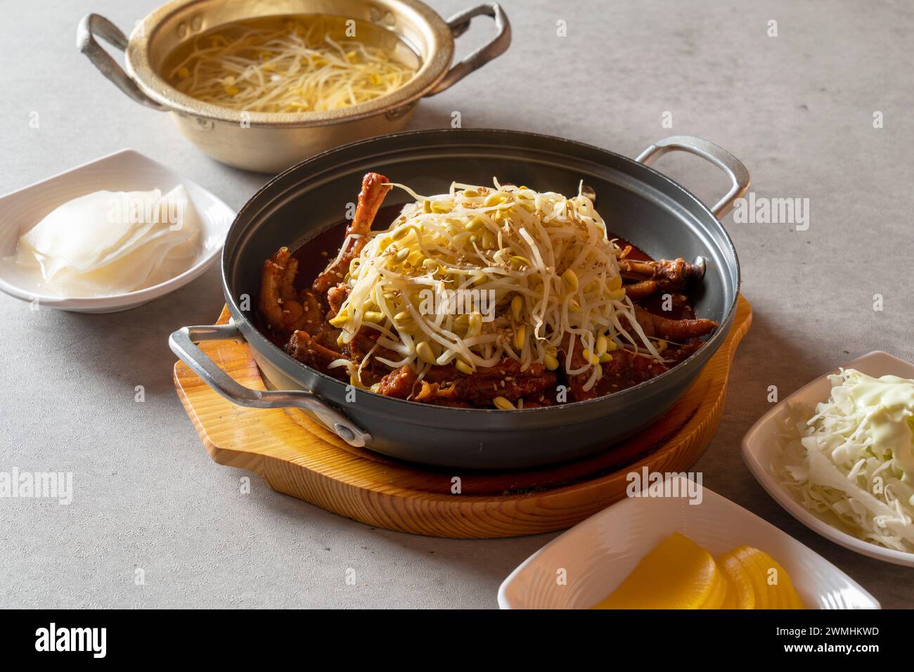 Spicy chicken feet, pork, stir-fried pork bones, chicken feet, grilled ...