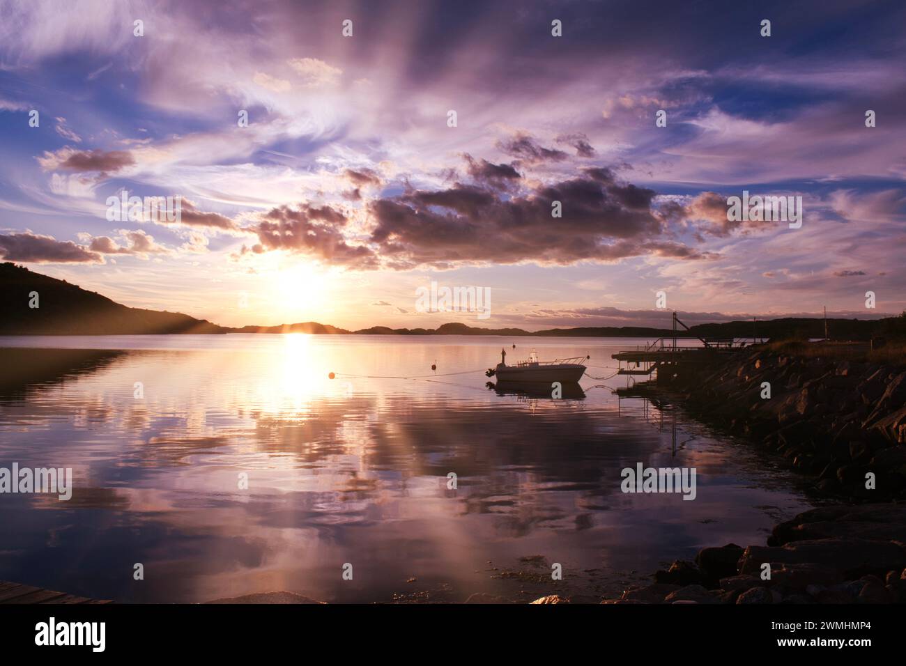 Boats afloat hi-res stock photography and images - Alamy