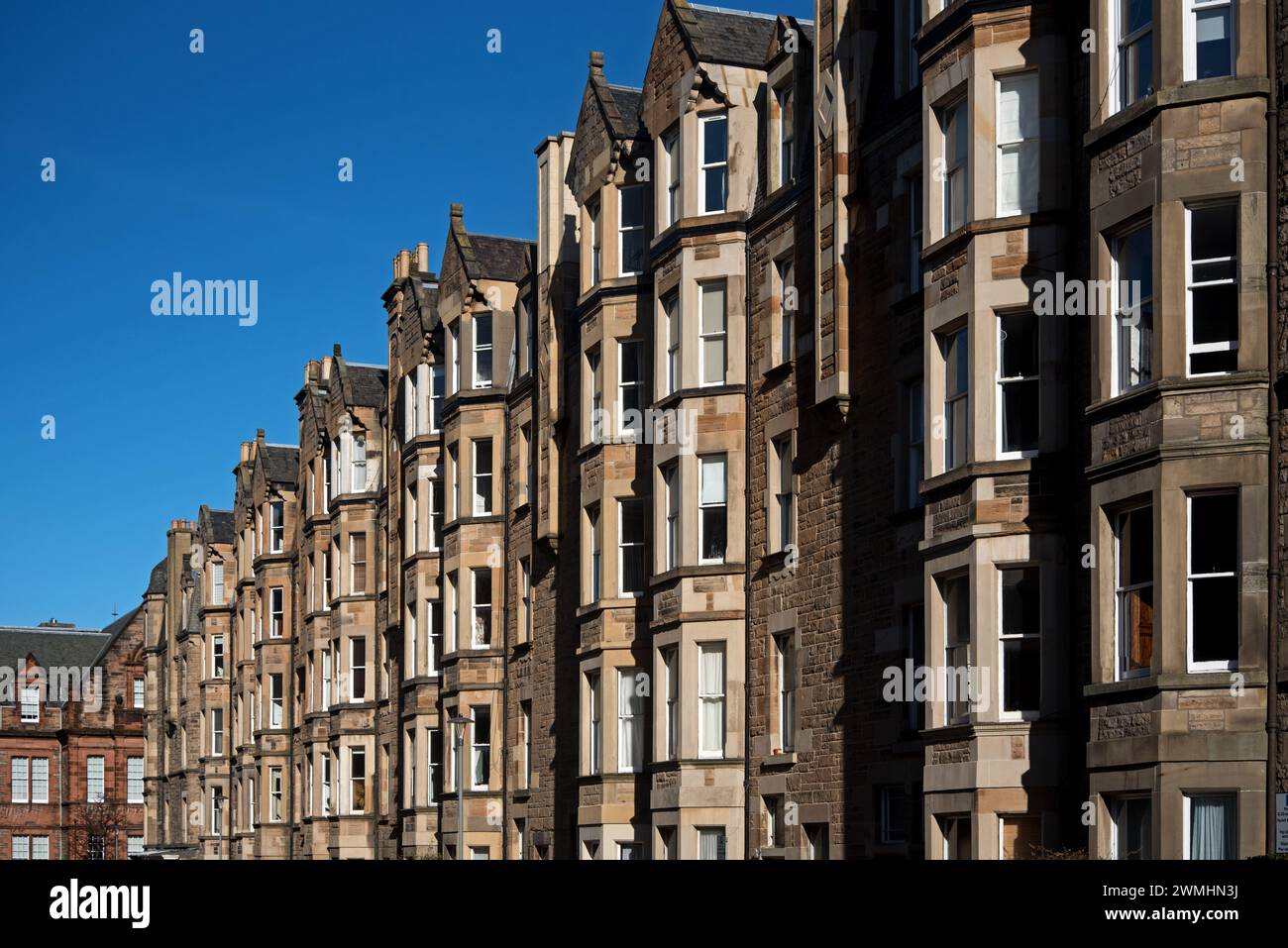 Traditional edinburgh tenement hi-res stock photography and images - Alamy