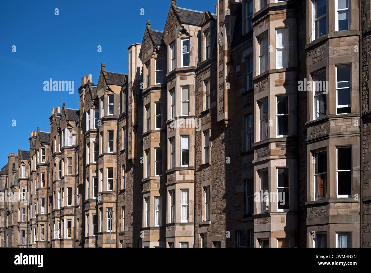Traditional edinburgh tenement hi-res stock photography and images - Alamy