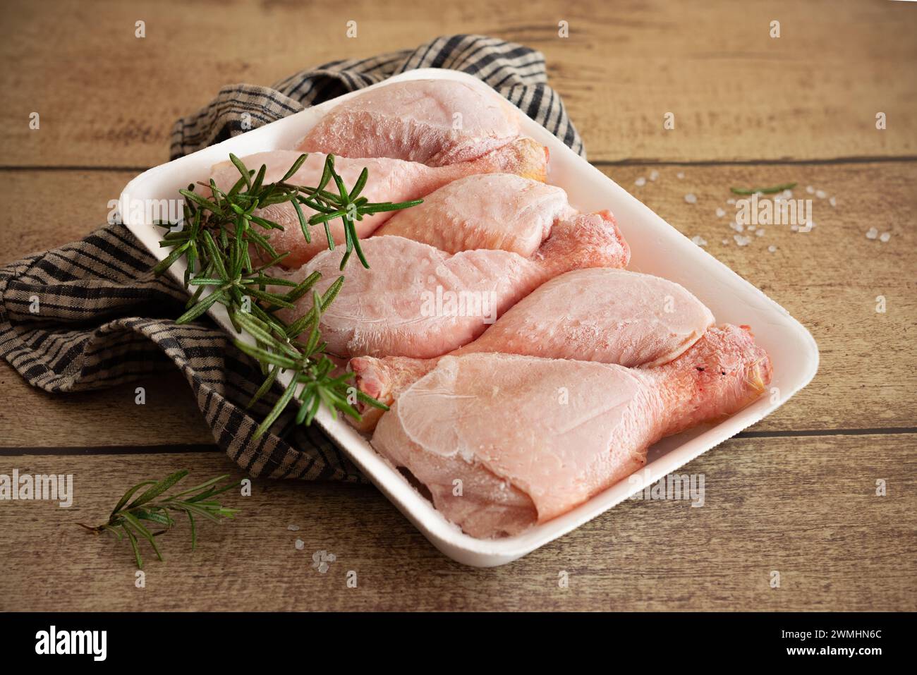 Chicken in a styrofoam tray hi-res stock photography and images - Alamy
