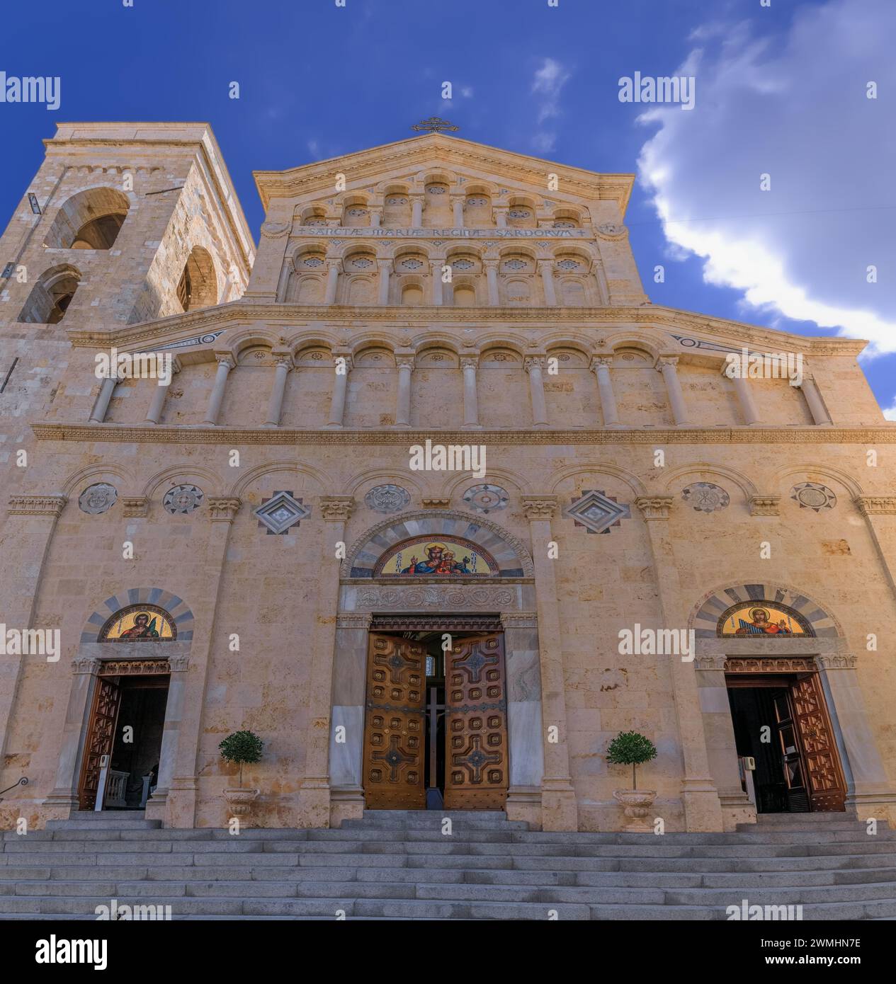 Neo romanesque architecture hi-res stock photography and images - Alamy