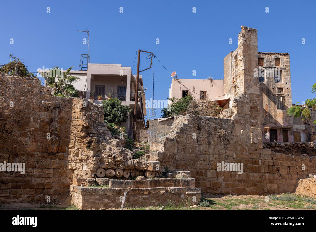 Crumbling ancient city wall hi-res stock photography and images - Alamy