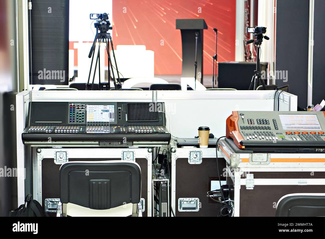 Sound engineer mixing desk computer hi-res stock photography and images ...