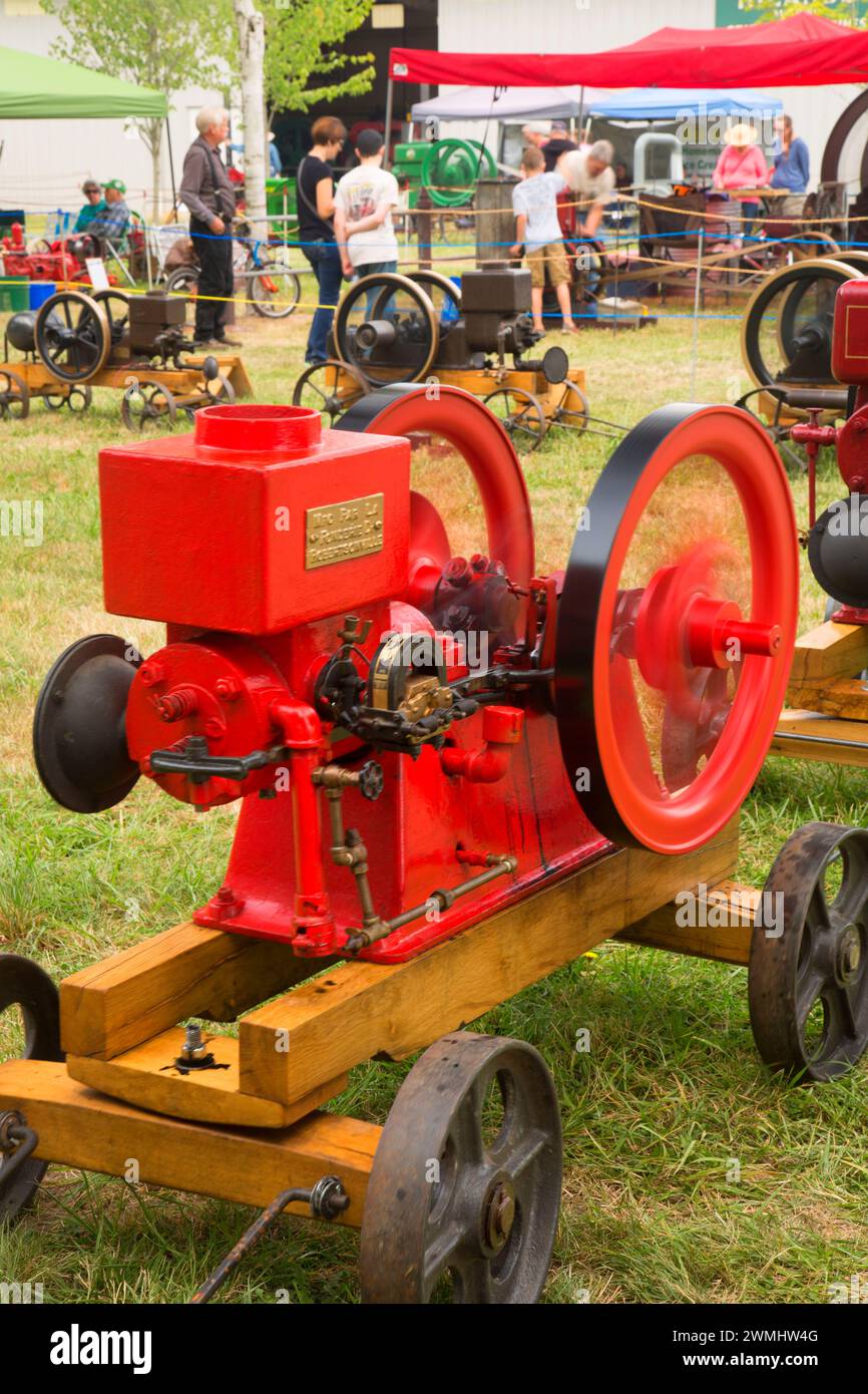 4 hp Robertsonville engine, Great Oregon Steam-Up, Antique Powerland ...