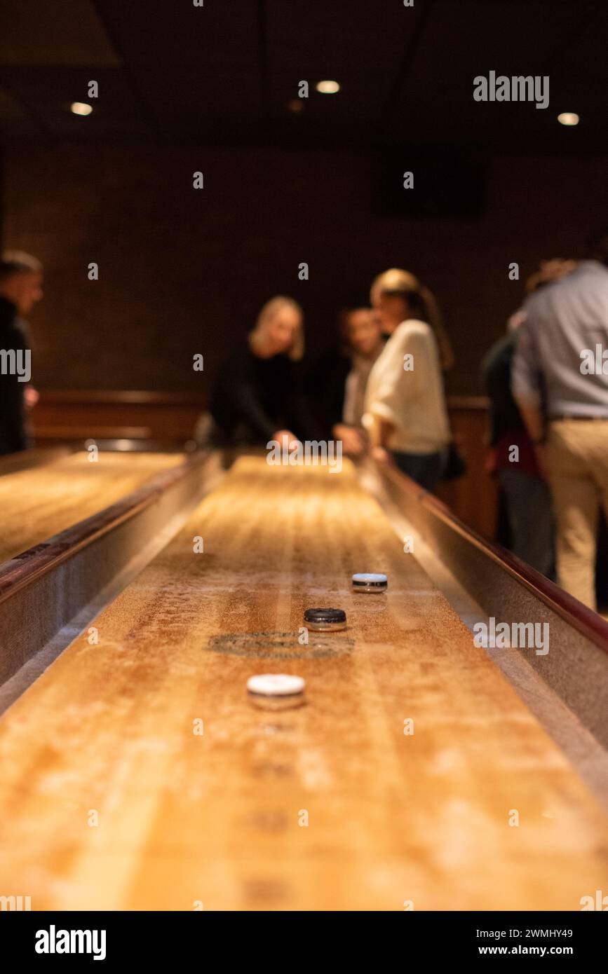Playing the game of shuflleboard Stock Photo - Alamy