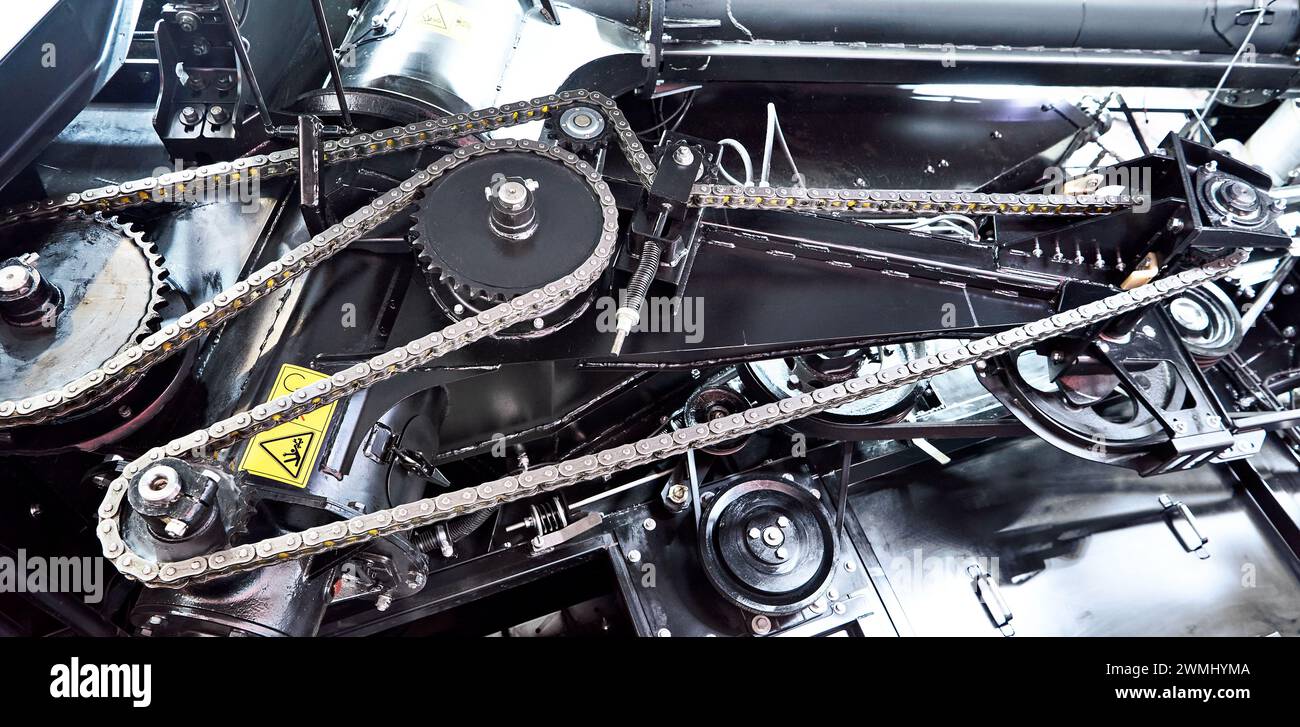 Gear chain drive shaft hi-res stock photography and images - Alamy