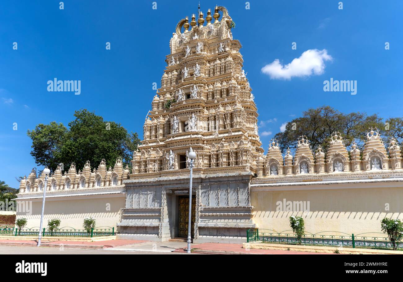 Hindu temple colors hi-res stock photography and images - Alamy