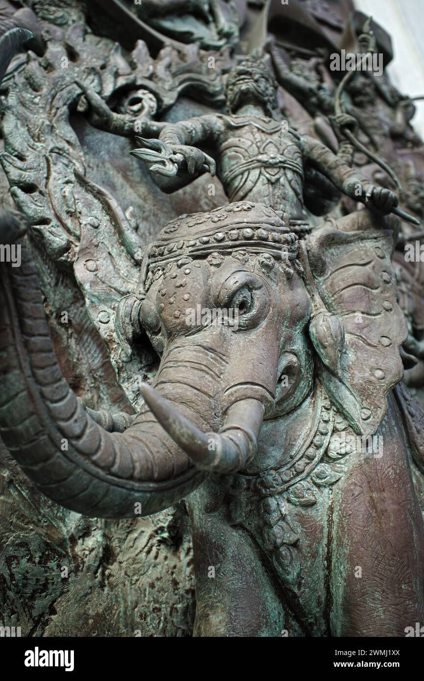 A sculpture in the Angkor Wat temple Stock Photo - Alamy
