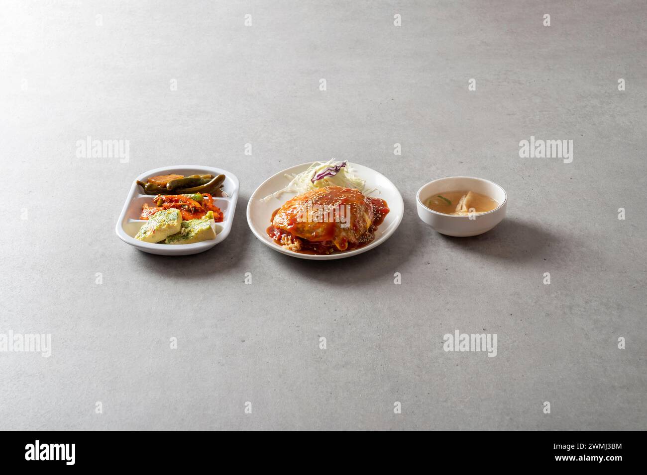 Steamed buns, meat dumplings, dumplings, kimchi, omurice, squid, rice ...