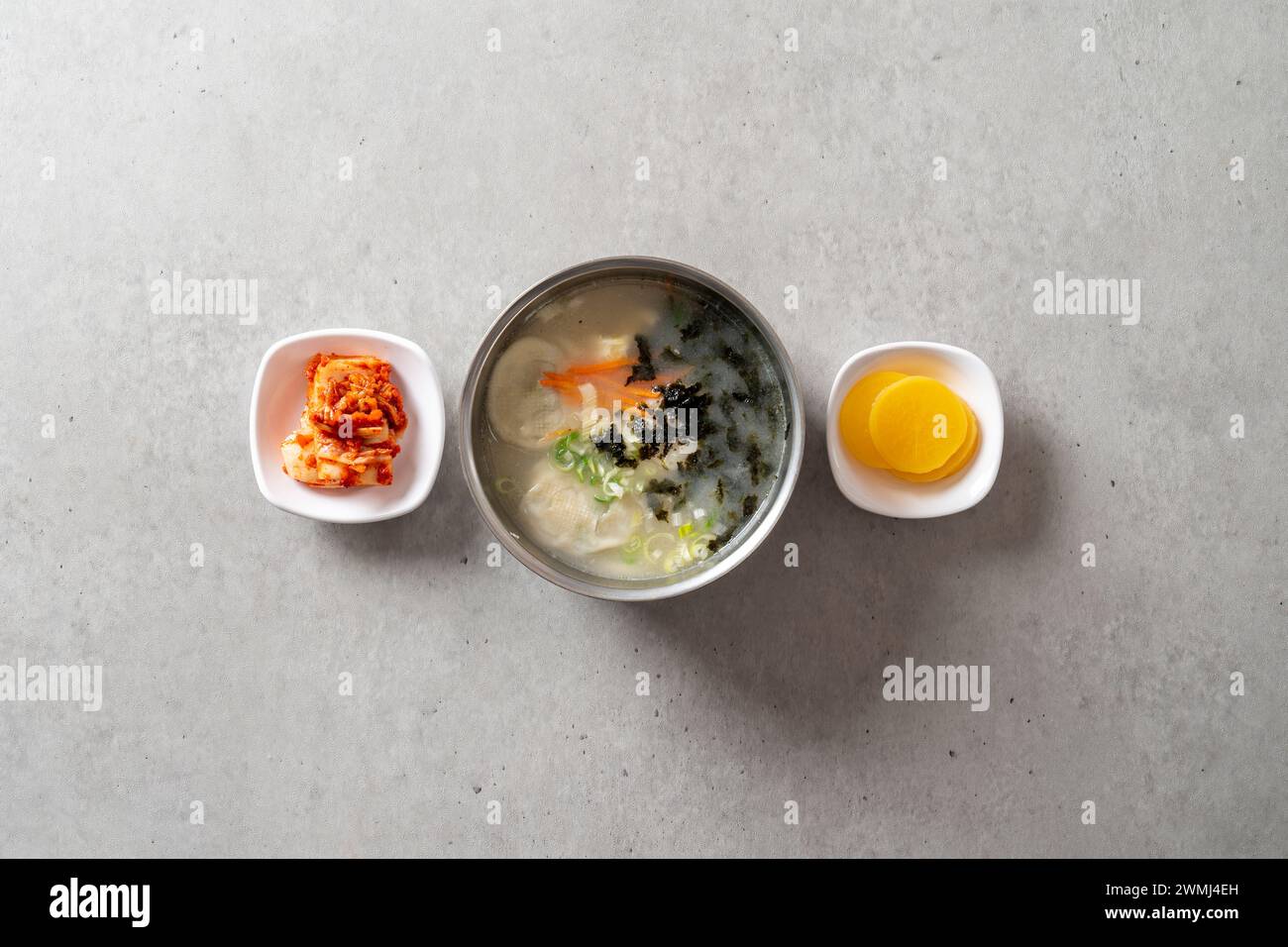 Steamed buns, meat dumplings, dumplings, kimchi, omurice, squid, rice ...