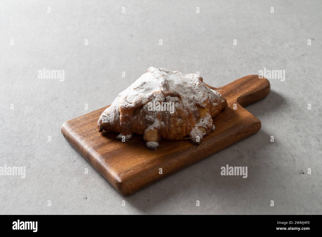 Danish rope, almond, croissant, garlic, six garlic, Mont Blanc, bread ...