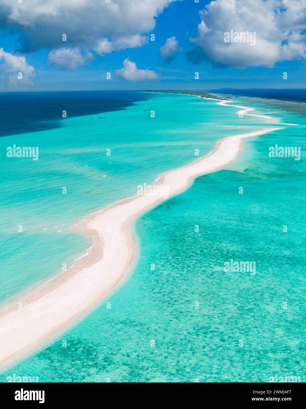 Indian ocean atoll lagoon aerial hi-res stock photography and images ...