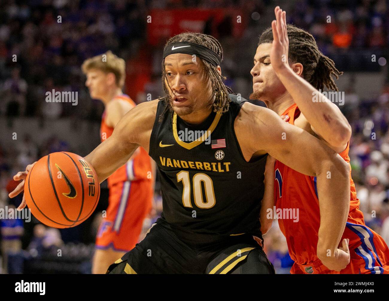 Vanderbilt guard Jordan Williams (10) drives against Florida guard ...