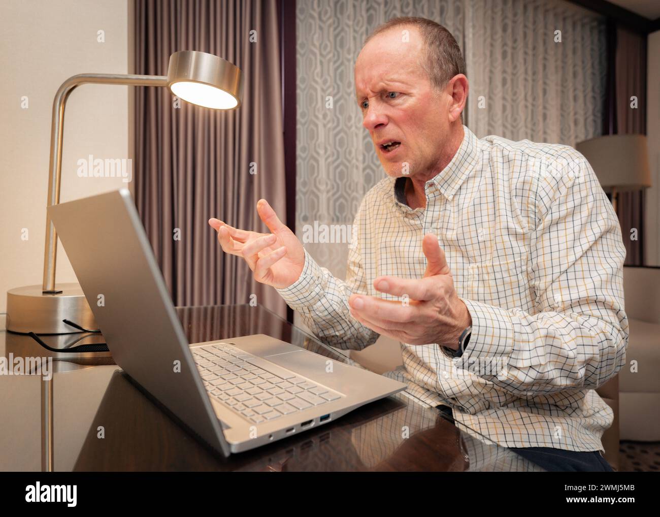 Frustrated computer hi-res stock photography and images - Alamy