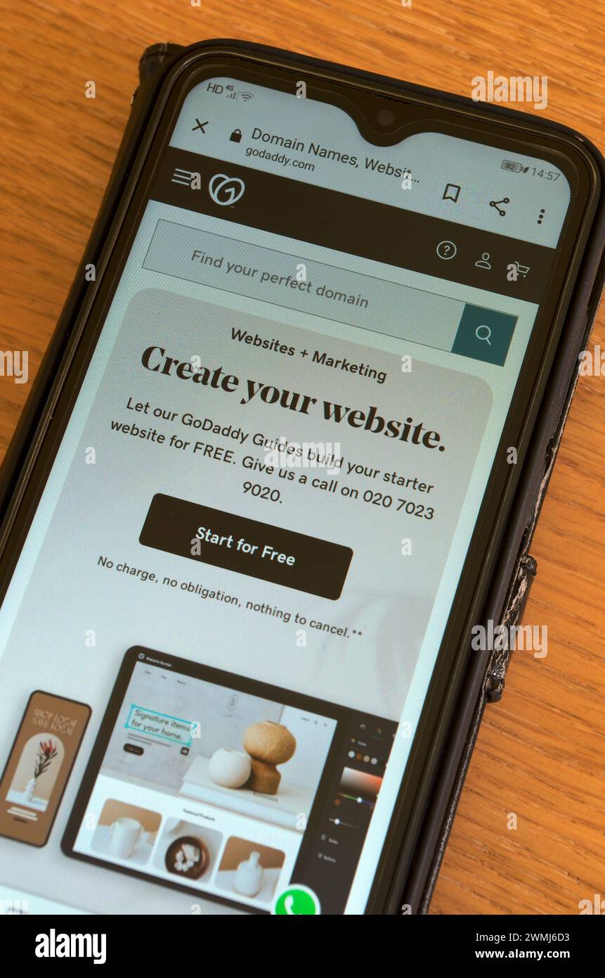 Godaddy woocommerce hi-res stock photography and images - Alamy