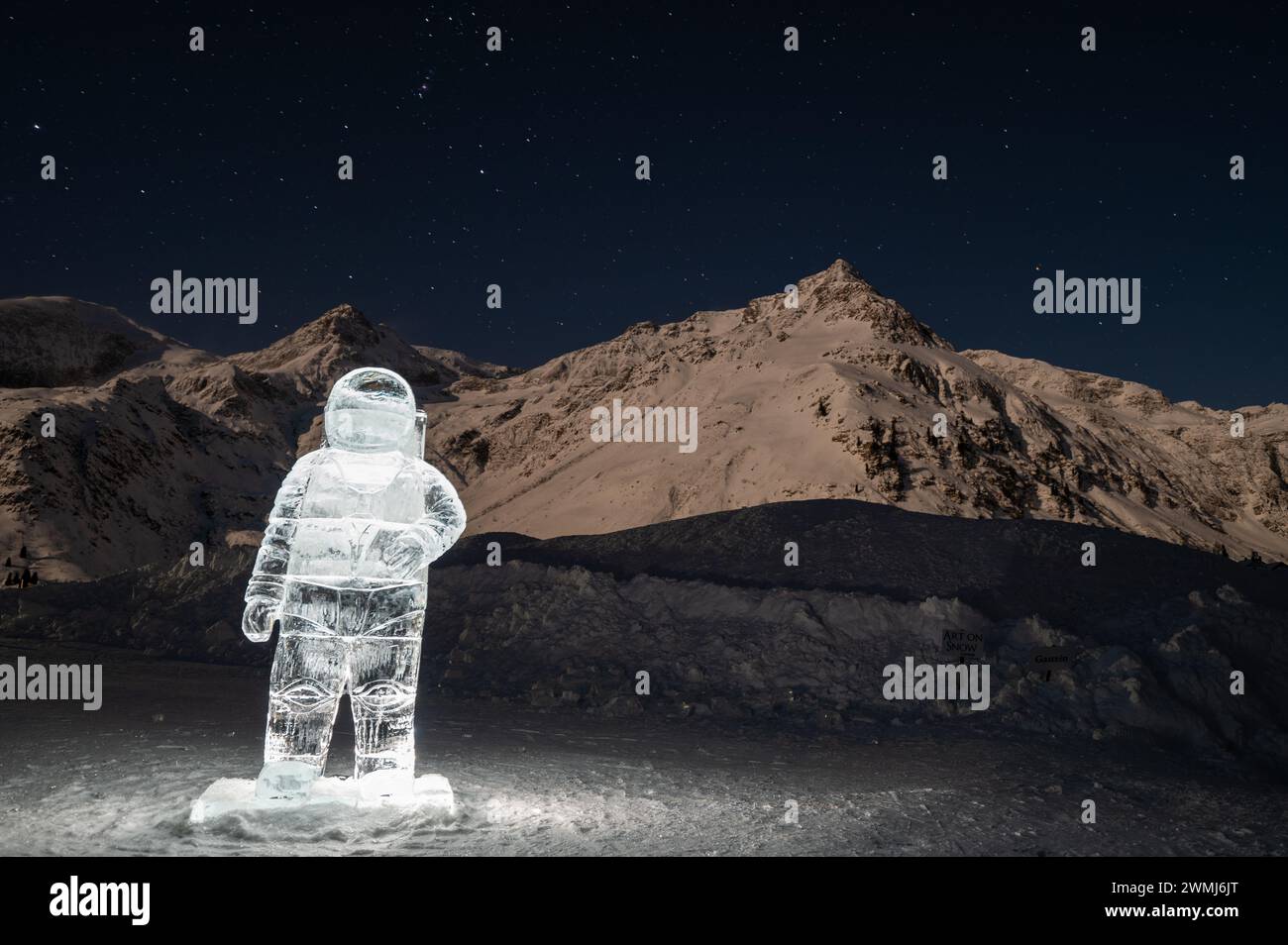 Astronaut made of ice in the austrian alps hi-res stock photography and ...