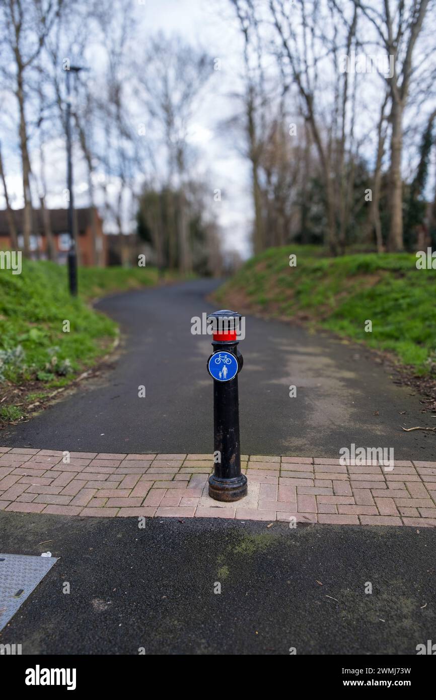 shared Path: Bicycle and Pedestrian Lane Road Sign Stock Photo - Alamy
