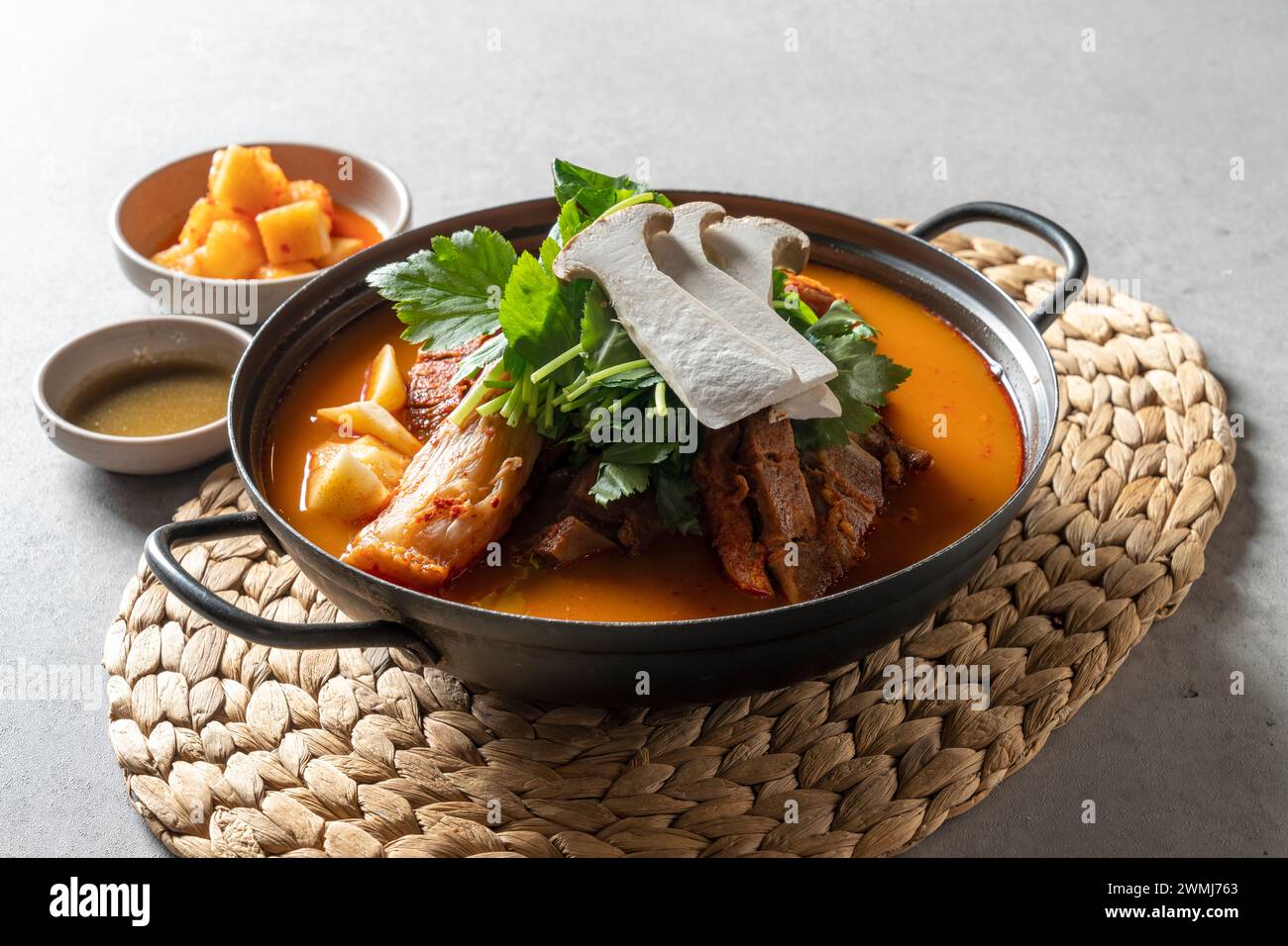 Pork rib hangover soup, marketplace rice soup, boneless bone hangover soup, gamjatang, ripe ...