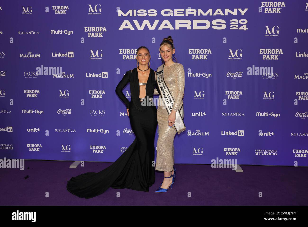 Miss Germany Awards Finale 2024 Lola Weippert li. mit Kira Geiss. Miss ...